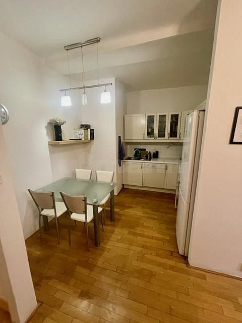 3+kk, 70 m2, vybavený, 5 p., cihla, ul. Ortenovo náměstí, Praha 7 - Holešovice | Reality.iDNES.cz