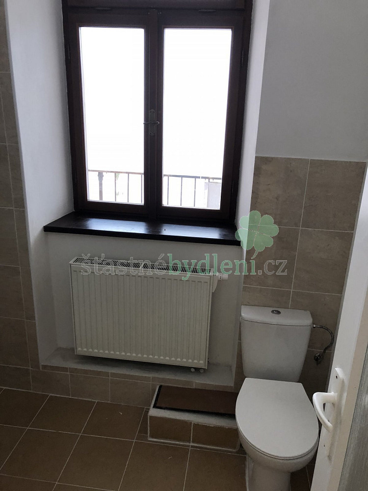 Prodám dům po rekonstrukci o 2 bytových jednotkách + komerční prostor ( nebo další bytová ...