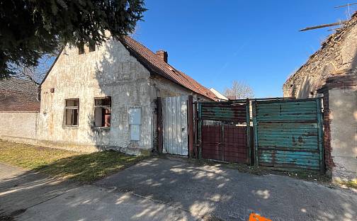 Prodej 1/2 rodinného domu 370 m2, pozemek 4294 m2 | Reality.iDNES.cz