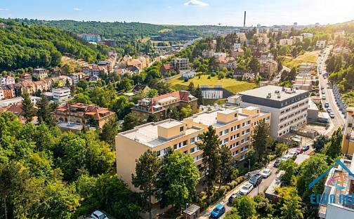Pronájem světlého bytu 2+kk s parkováním a zahradou, 45 m2, Na Pláni ...